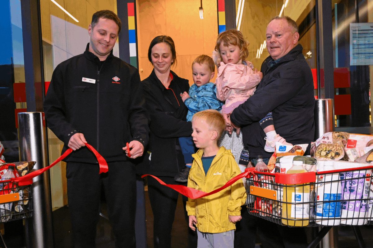 New World Point Chevalier Opens Early - Supermarket News